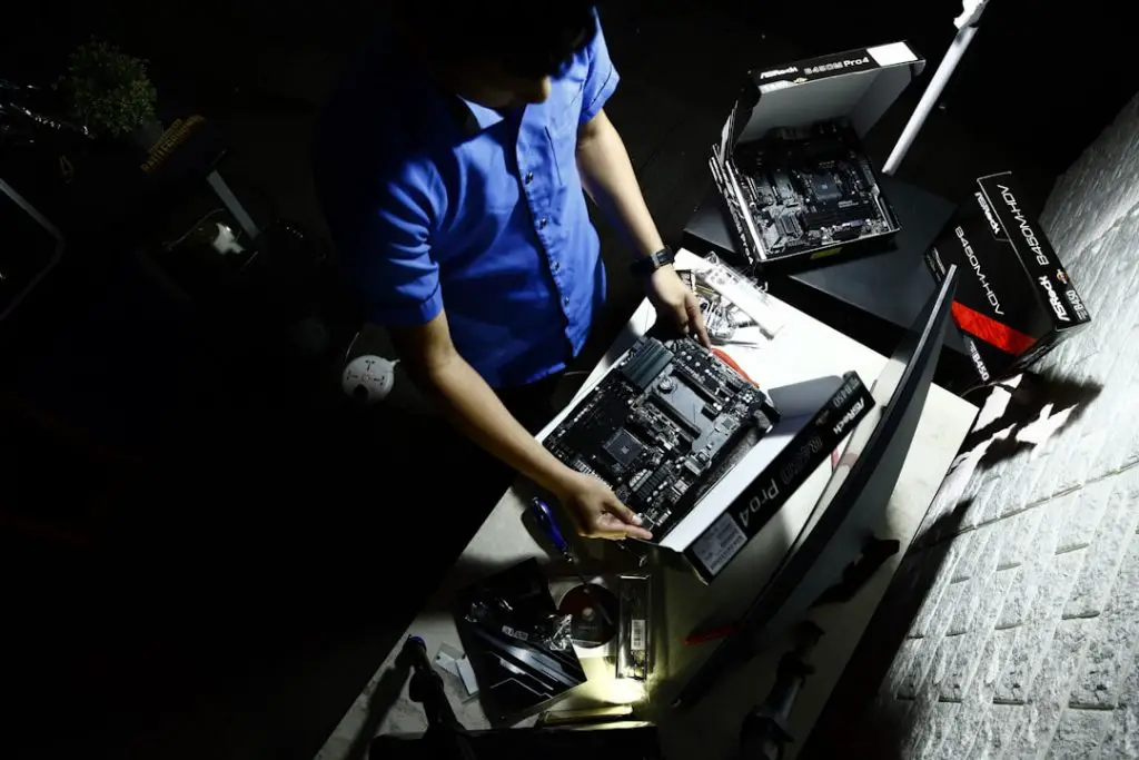 Bug Inside Computer Screen: Causes & Fixes