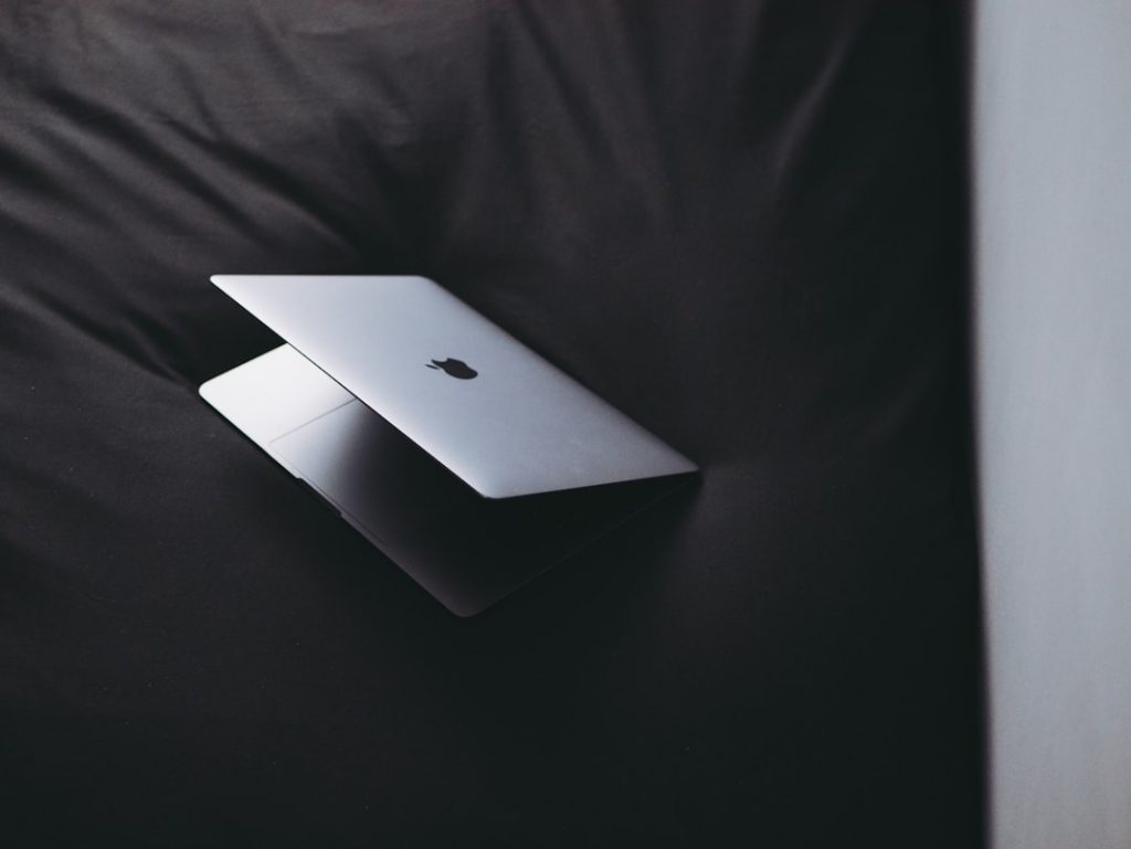 How to Enter and Exit Full-Screen Mode on MacBook Easily