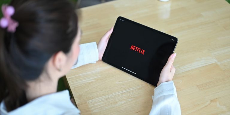 How to Fix Netflix Downloads Not Working Without WiFi?