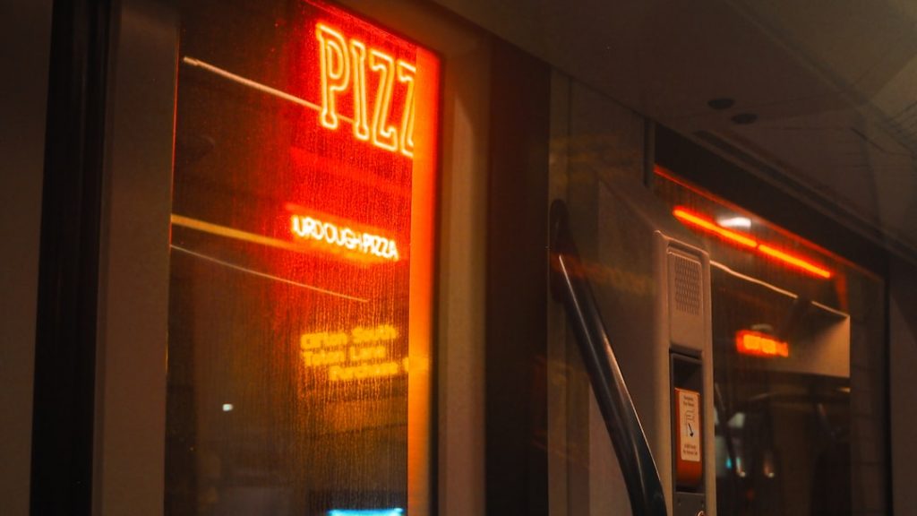 Does Little Caesars Deliver?